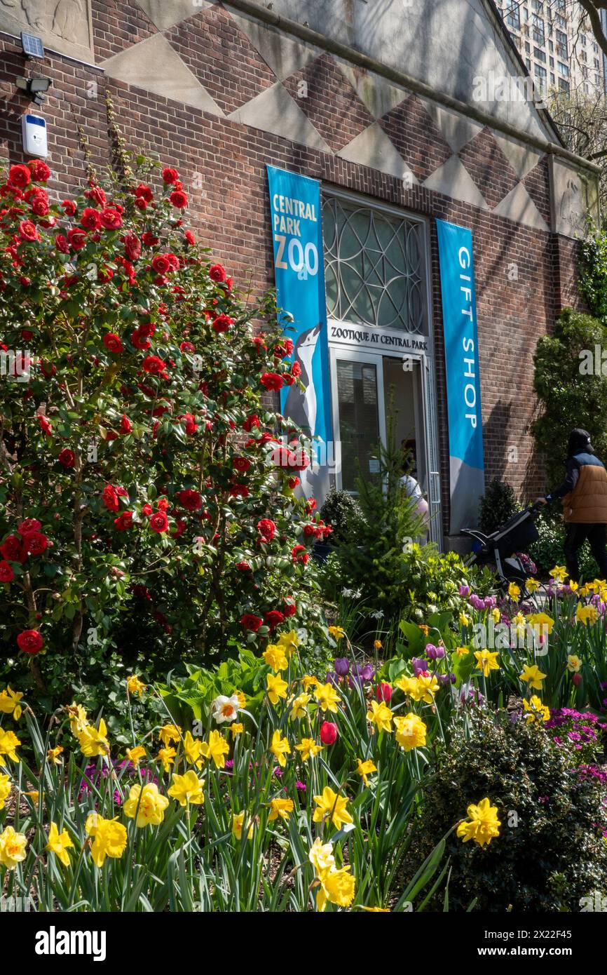 Gift Shop, Central Park Zoo behind Decorative Banner, NYC. USA, 2024 ...
