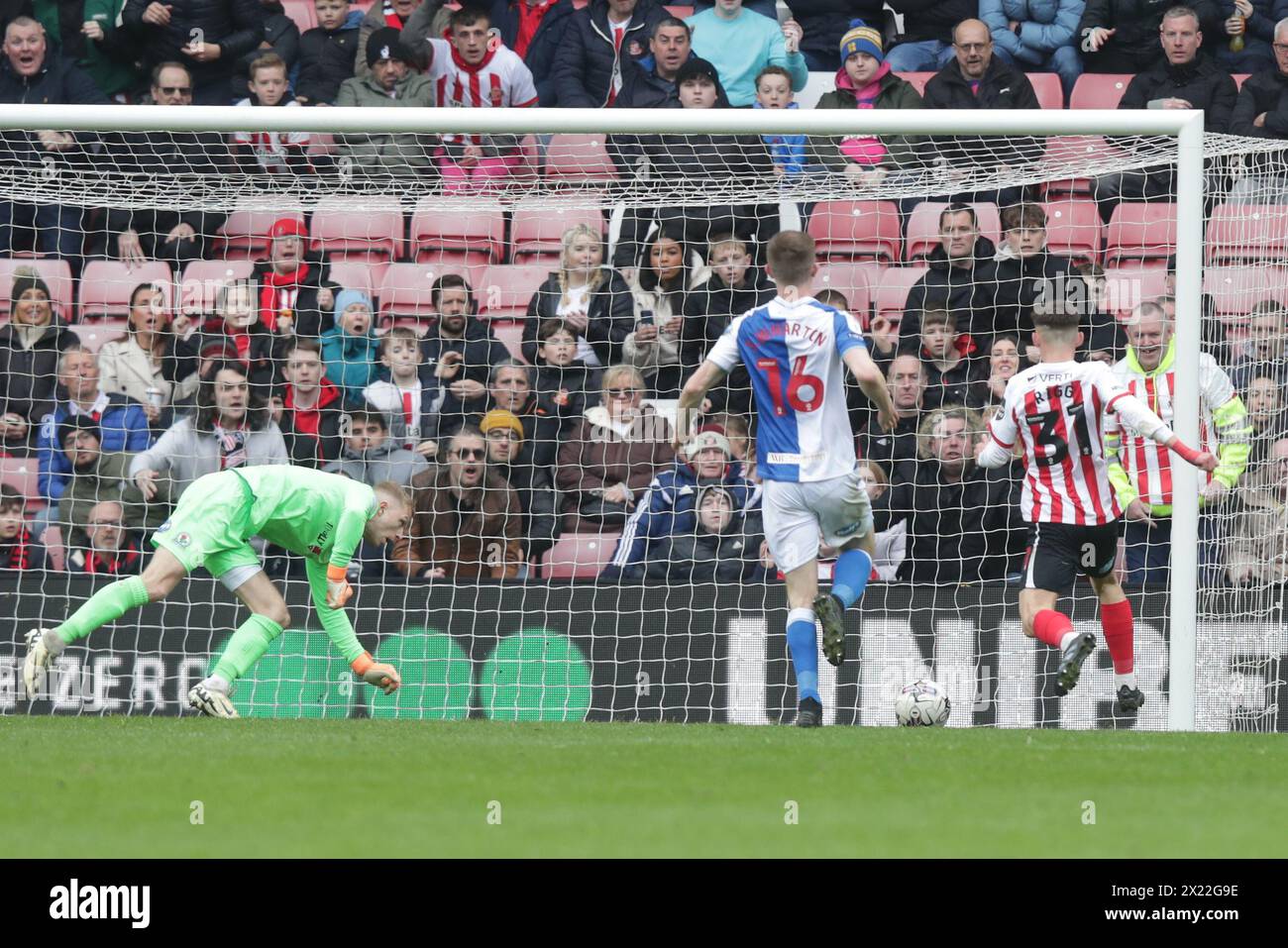 Chris Rigg of Sunderland scores 1-4 - Sunderland v Blackburn Rovers ...