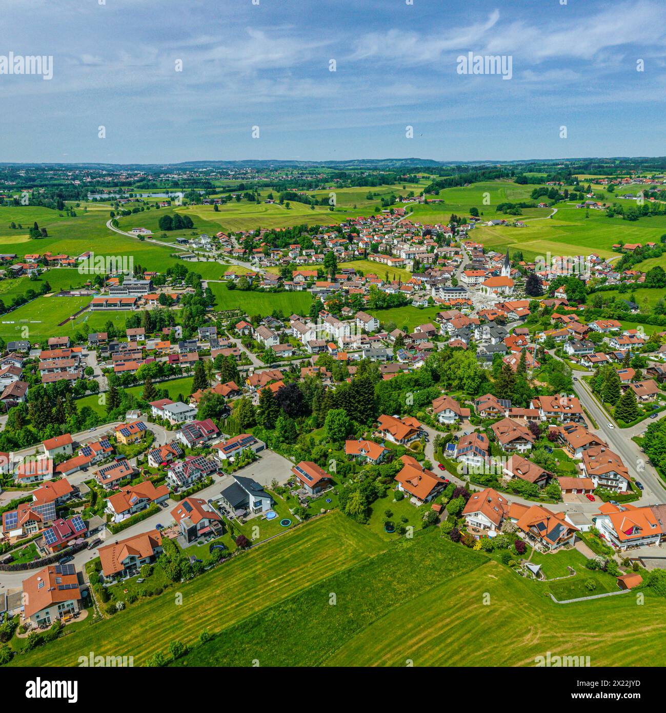 Das Allgäuer Seenland bei Sulzberg im Luftbild Ausblick ins Illertal ...