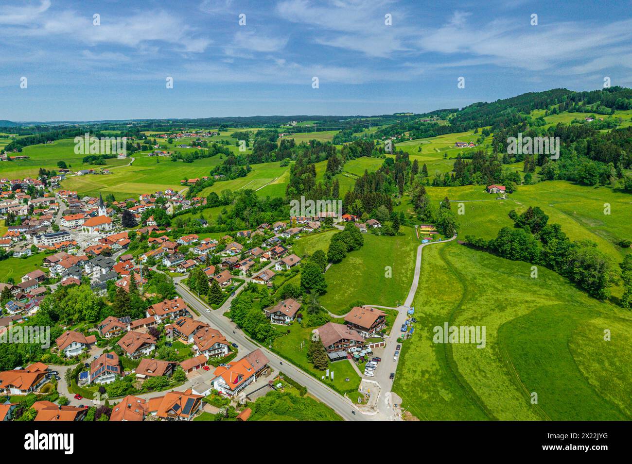Das Allgäuer Seenland bei Sulzberg im Luftbild Ausblick ins Illertal ...