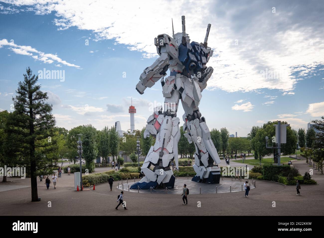 Futuristic cityscape robots hi-res stock photography and images - Alamy