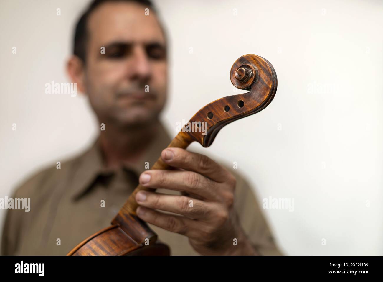 Hands on musical instruments hi-res stock photography and images - Alamy