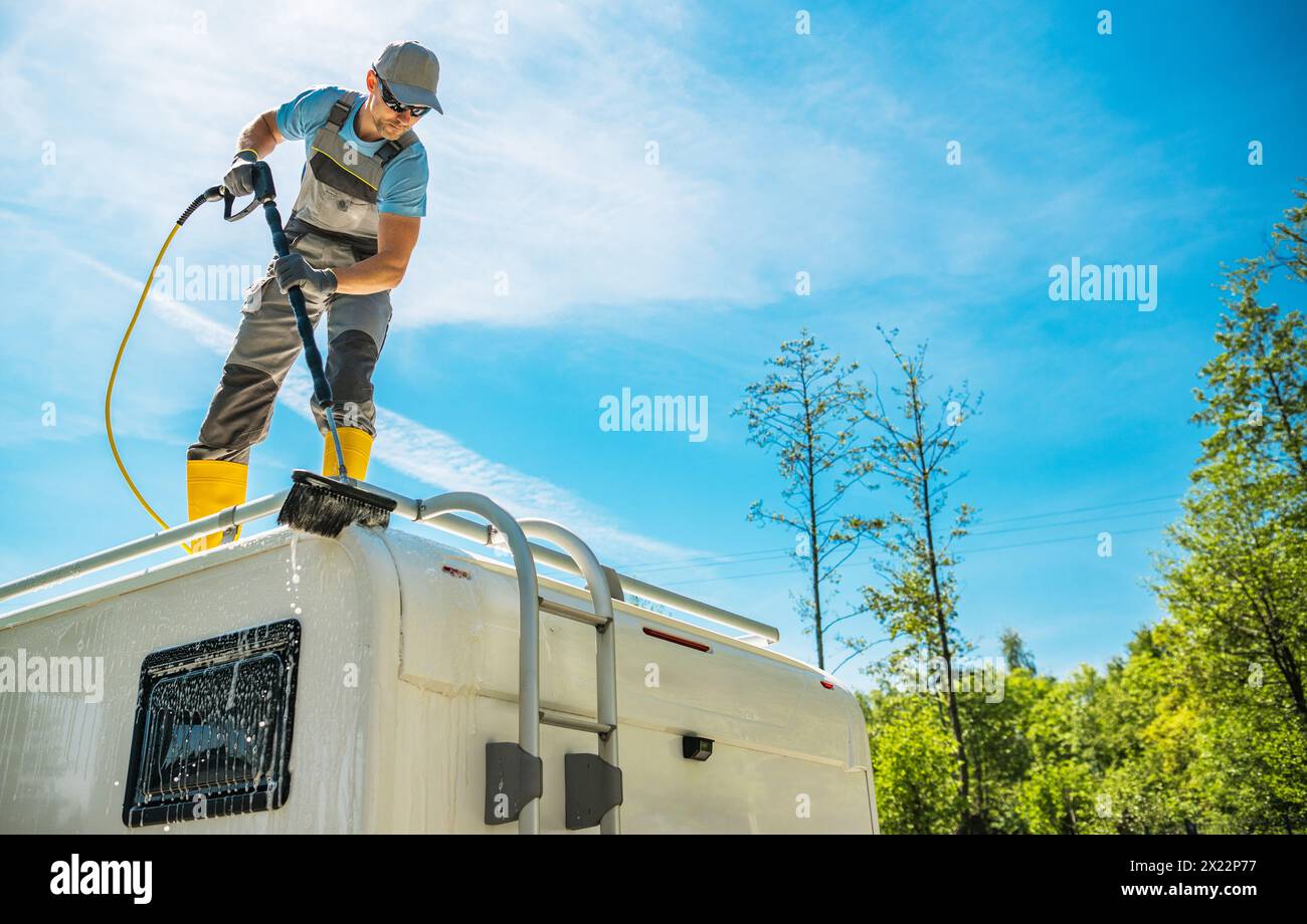 Washing roof hi-res stock photography and images - Alamy