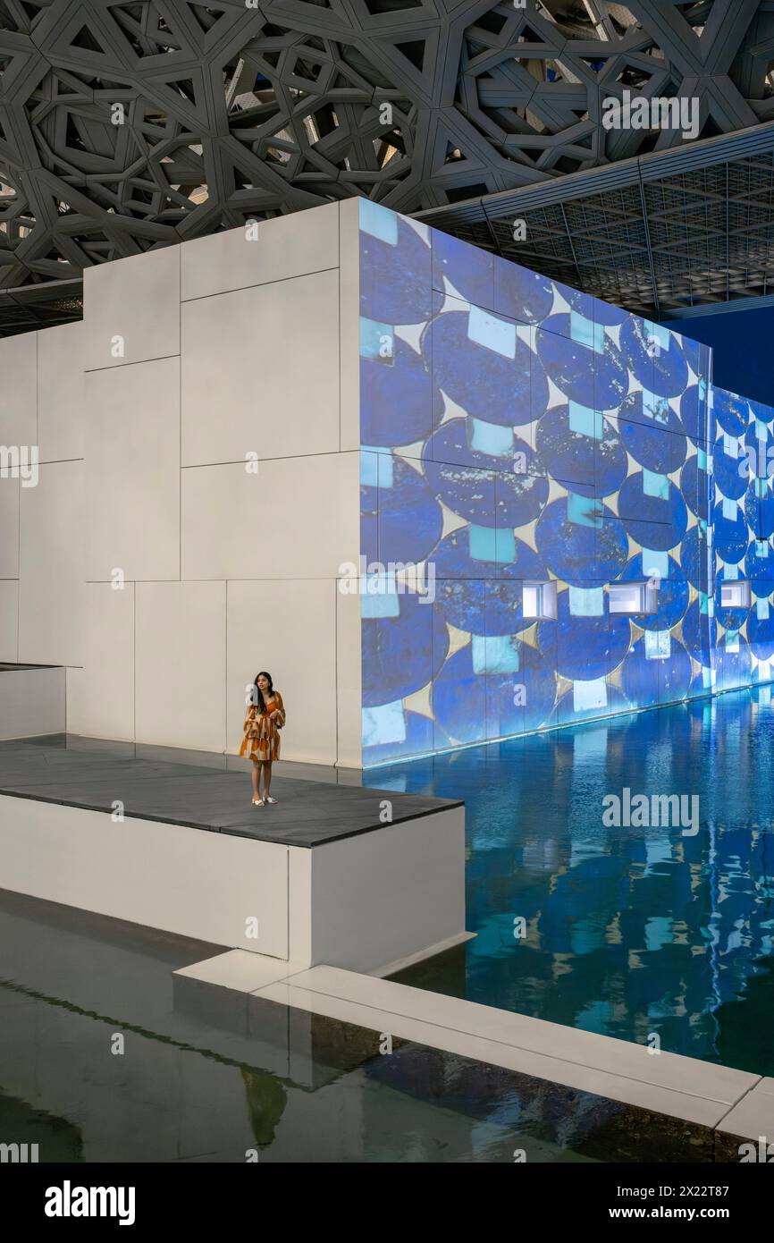 Circulation space and cube volume with projection. Louvre Abu Dhabi ...