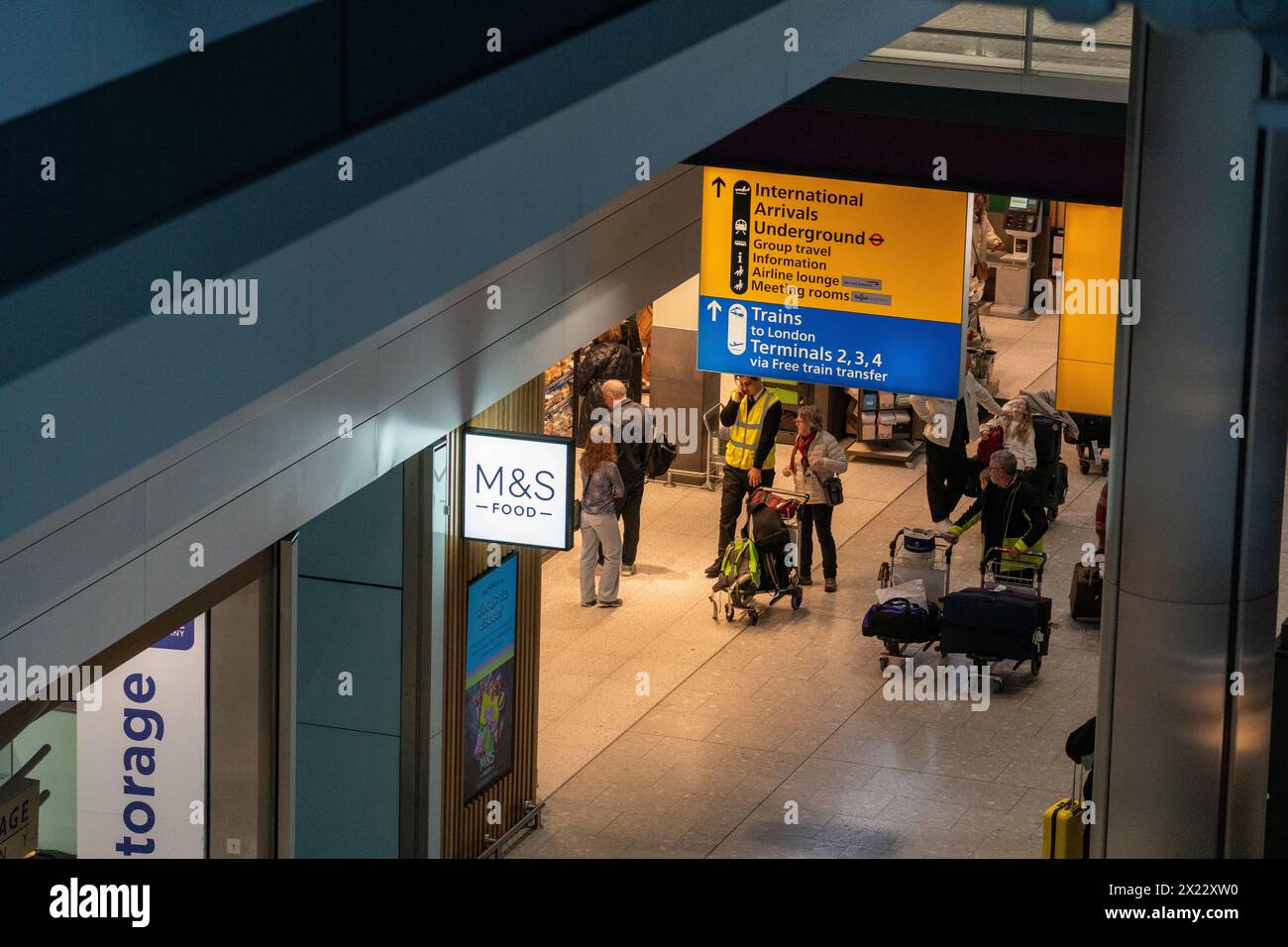 Heathrow Airport - Terminal 5 Stock Photo - Alamy