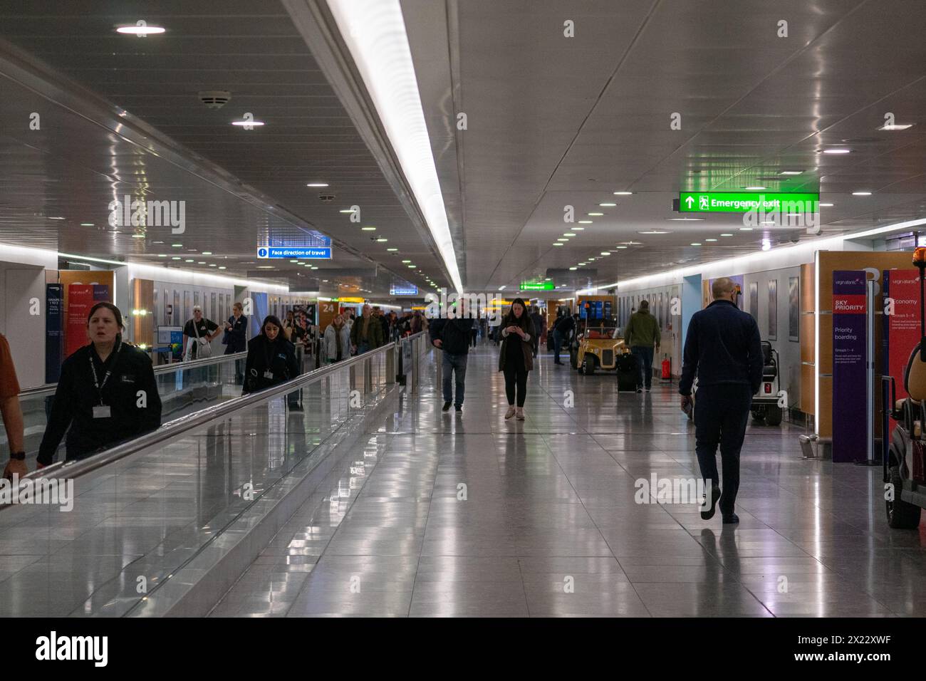 Corridors and airport hi-res stock photography and images - Alamy