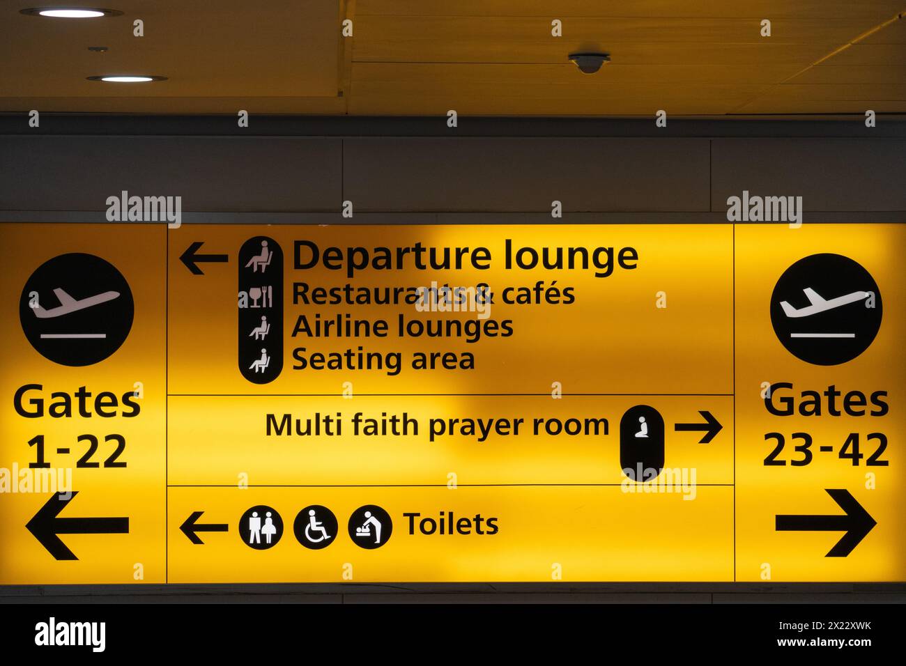 Heathrow terminal 3 gates hi-res stock photography and images - Alamy