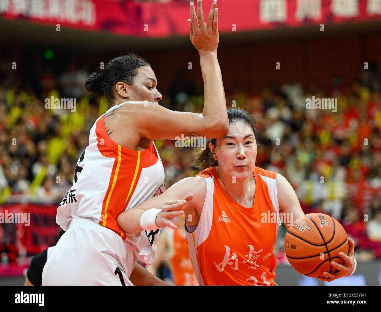 Chengdu, China's Sichuan Province. 19th Apr, 2024. Elizabeth Cambage (L) of Sichuan defends ...