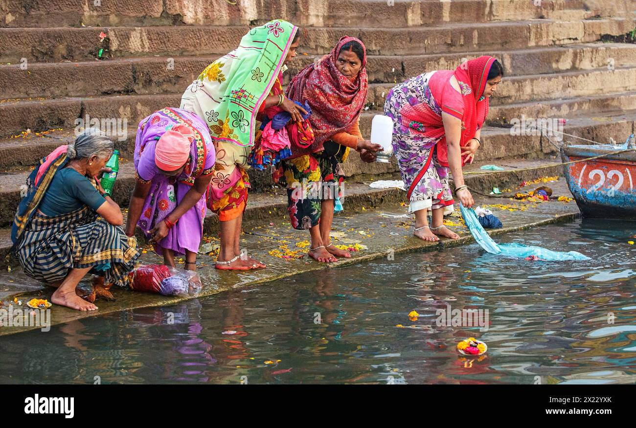 Pilgrim women on the bank of the Ganges River at Varanasi, India Stock ...