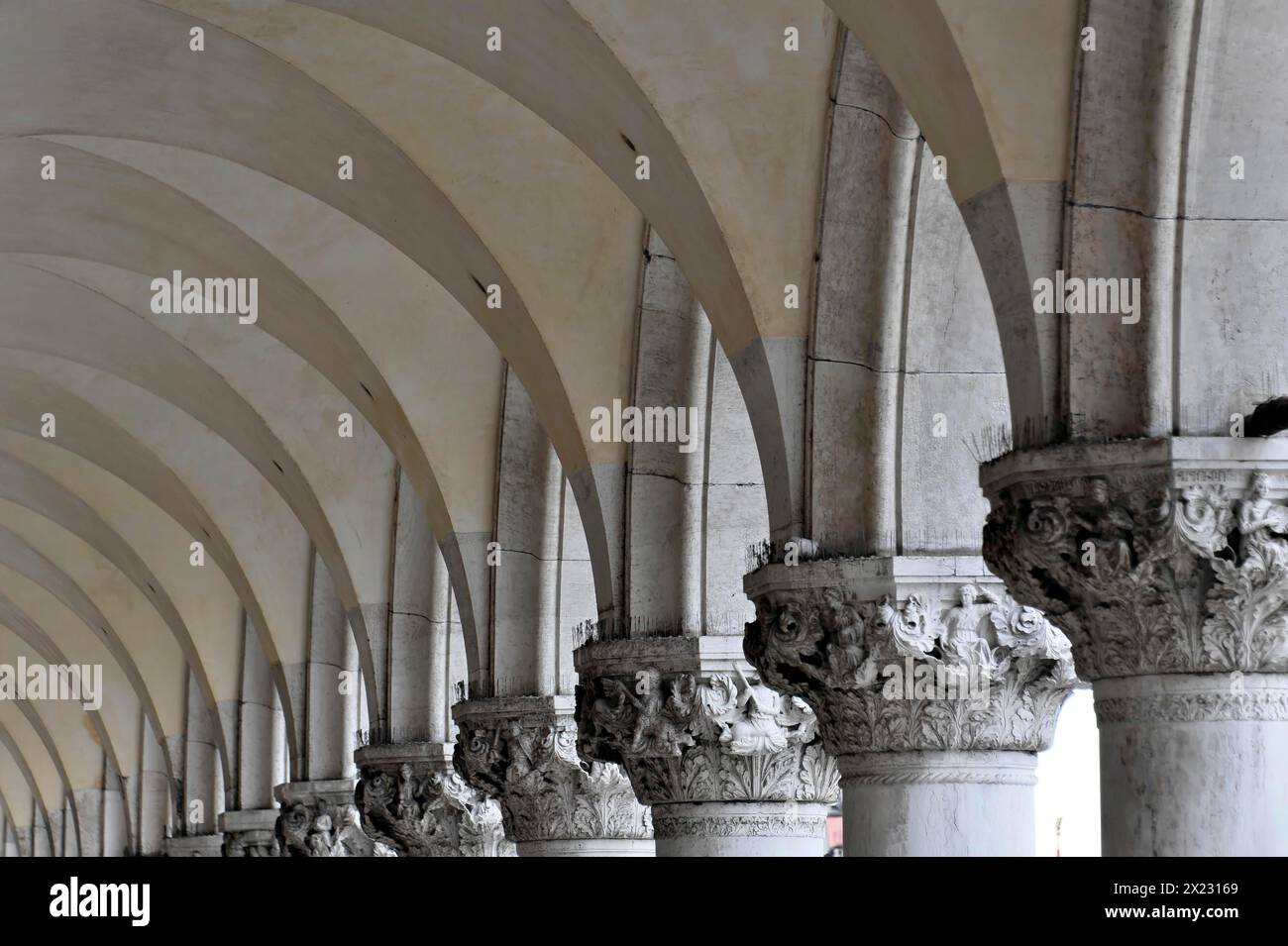 Rhythmic arches hi-res stock photography and images - Alamy