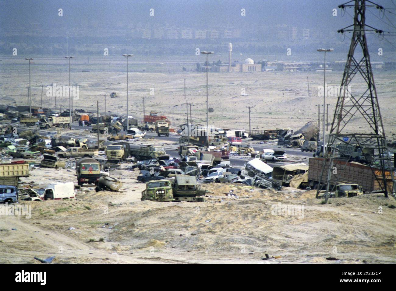 Highway of death gulf war hi-res stock photography and images - Alamy