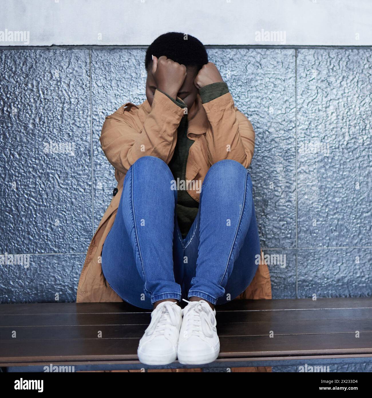 Crying girl train hi-res stock photography and images - Alamy