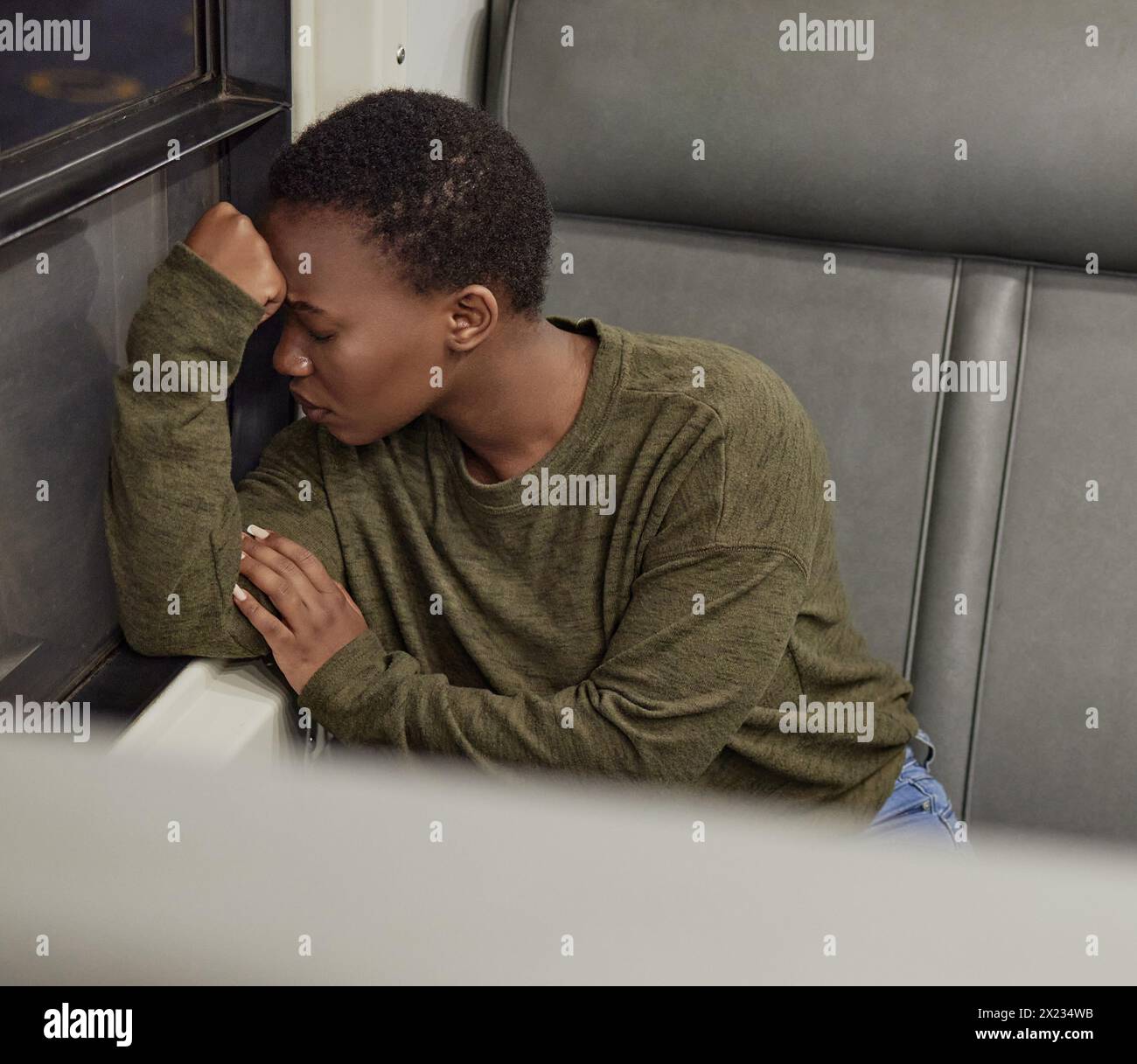 Sad girl on railway hi-res stock photography and images - Alamy