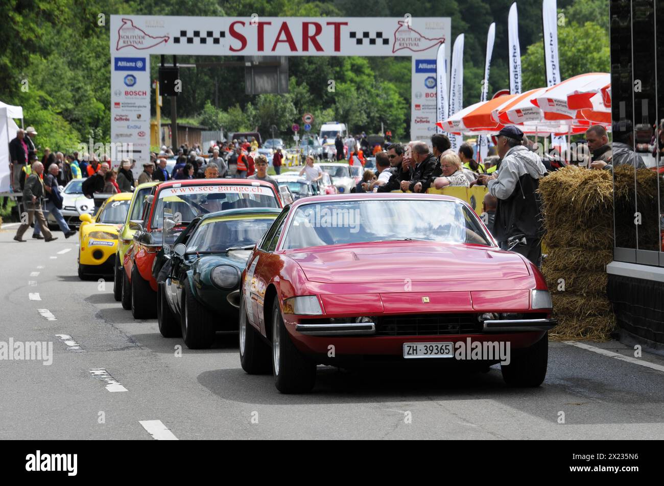 Car starting line hi-res stock photography and images - Alamy