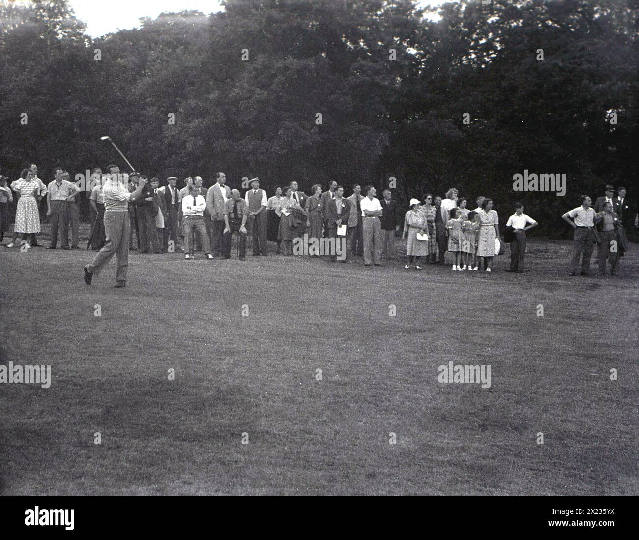 Golf tournament 1950s hi-res stock photography and images - Alamy