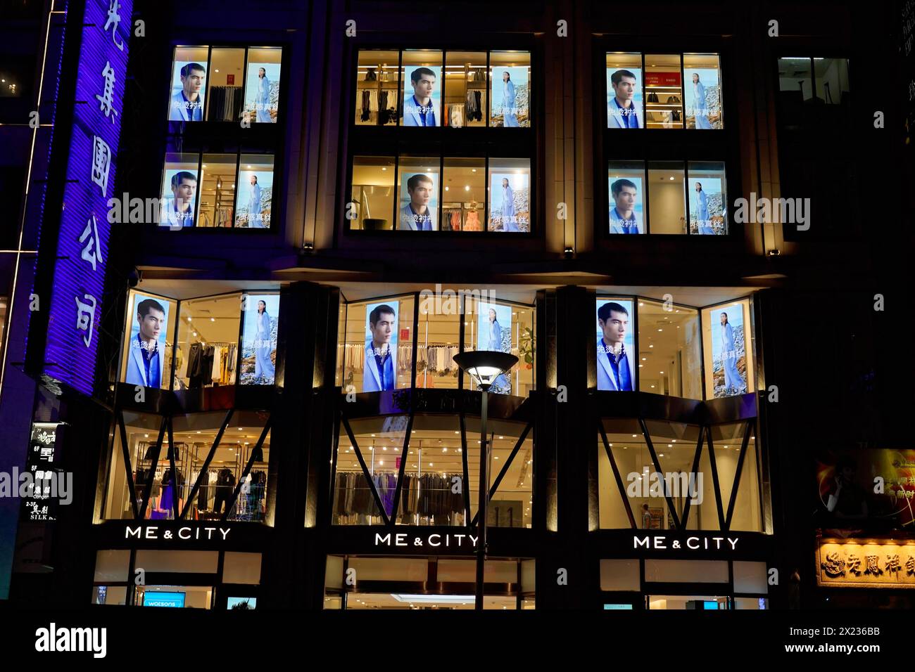 Asia china shanghai window display hi-res stock photography and images ...