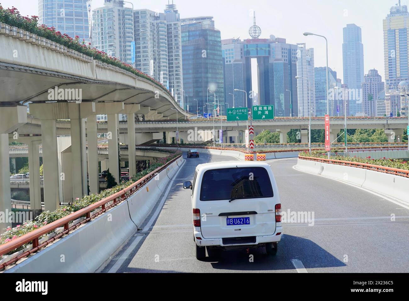 Traffic in Shanghai, Shanghai Shi, People's Republic of China, Single ...
