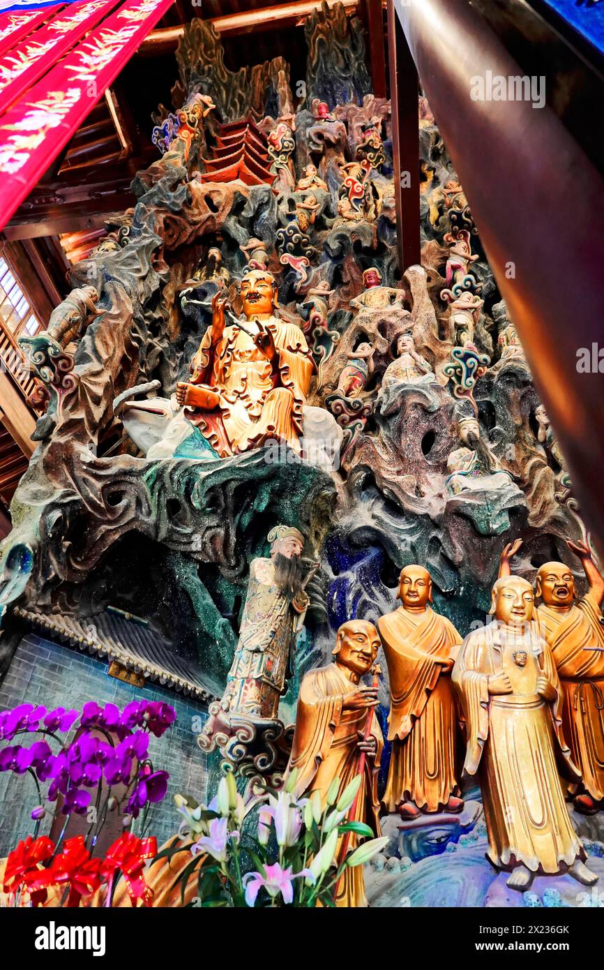 Jade Buddha Temple, Shanghai, Complex multi-layered wooden sculpture ...