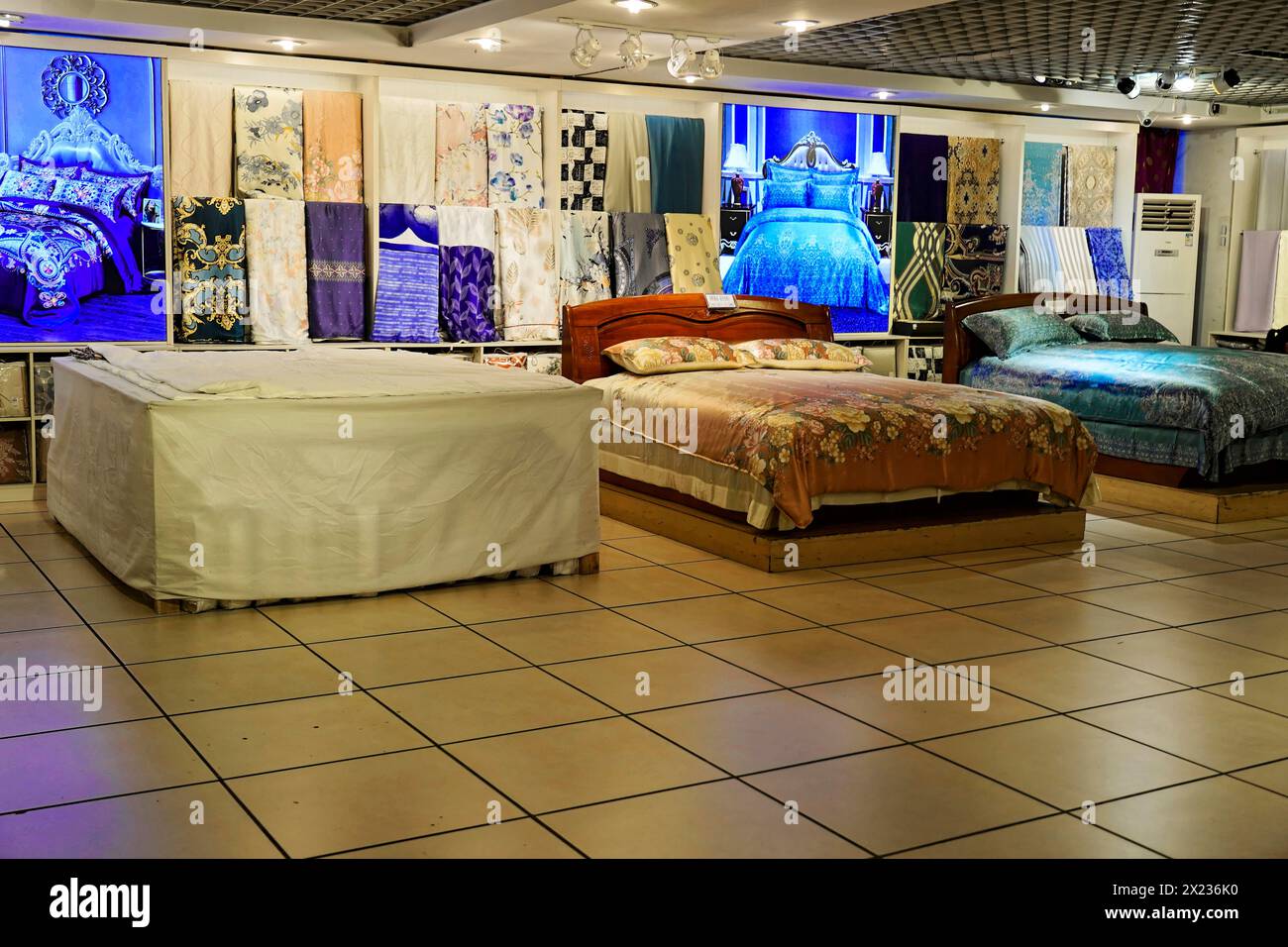 China factory hi-res stock photography and images - Alamy