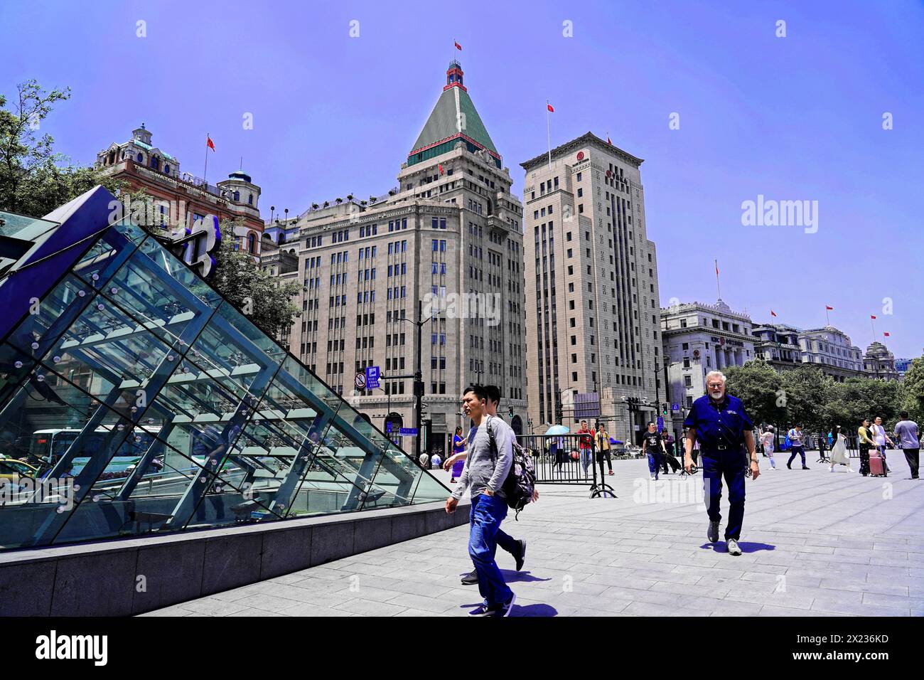 Stroll through Shanghai to the sights, Shanghai, China, Asia, Urban ...