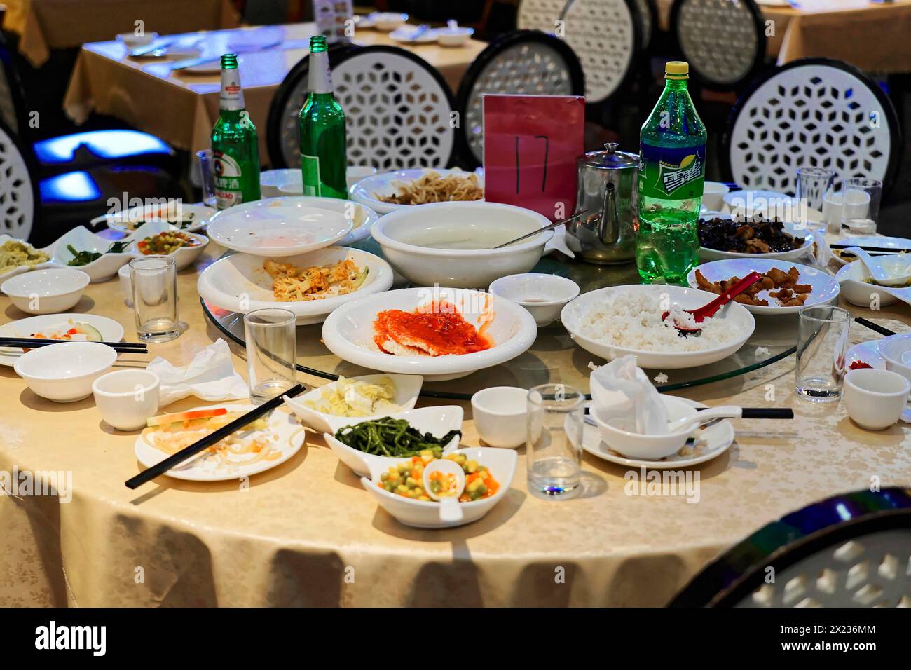 Messy table hi-res stock photography and images - Alamy