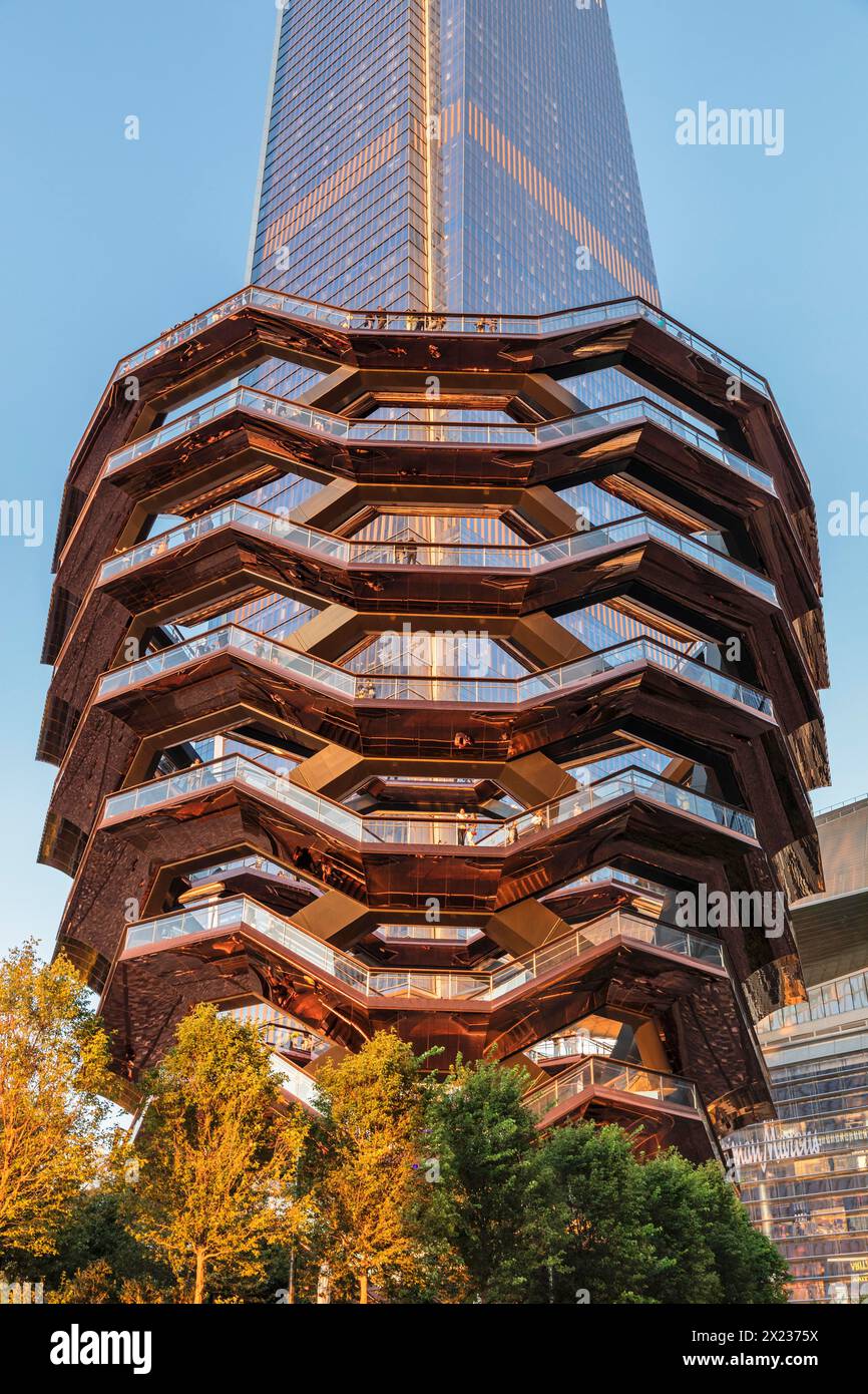 The Vessel, walk-in artwork by British designer Thomas Heatherwick ...