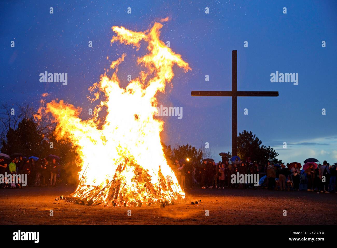 Easter bonfire on the Haniel spoil tip in front of the summit cross ...