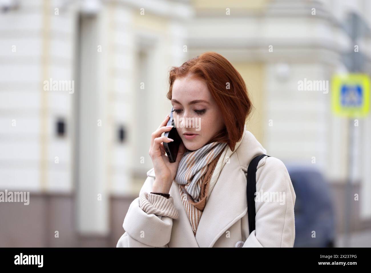 Girl talking to woman in the street hi-res stock photography and images ...