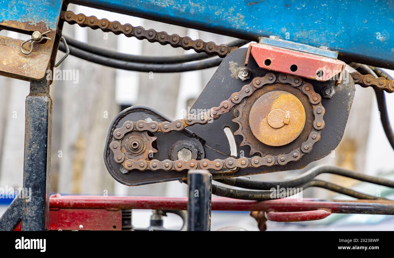 Chain machine hi-res stock photography and images - Alamy