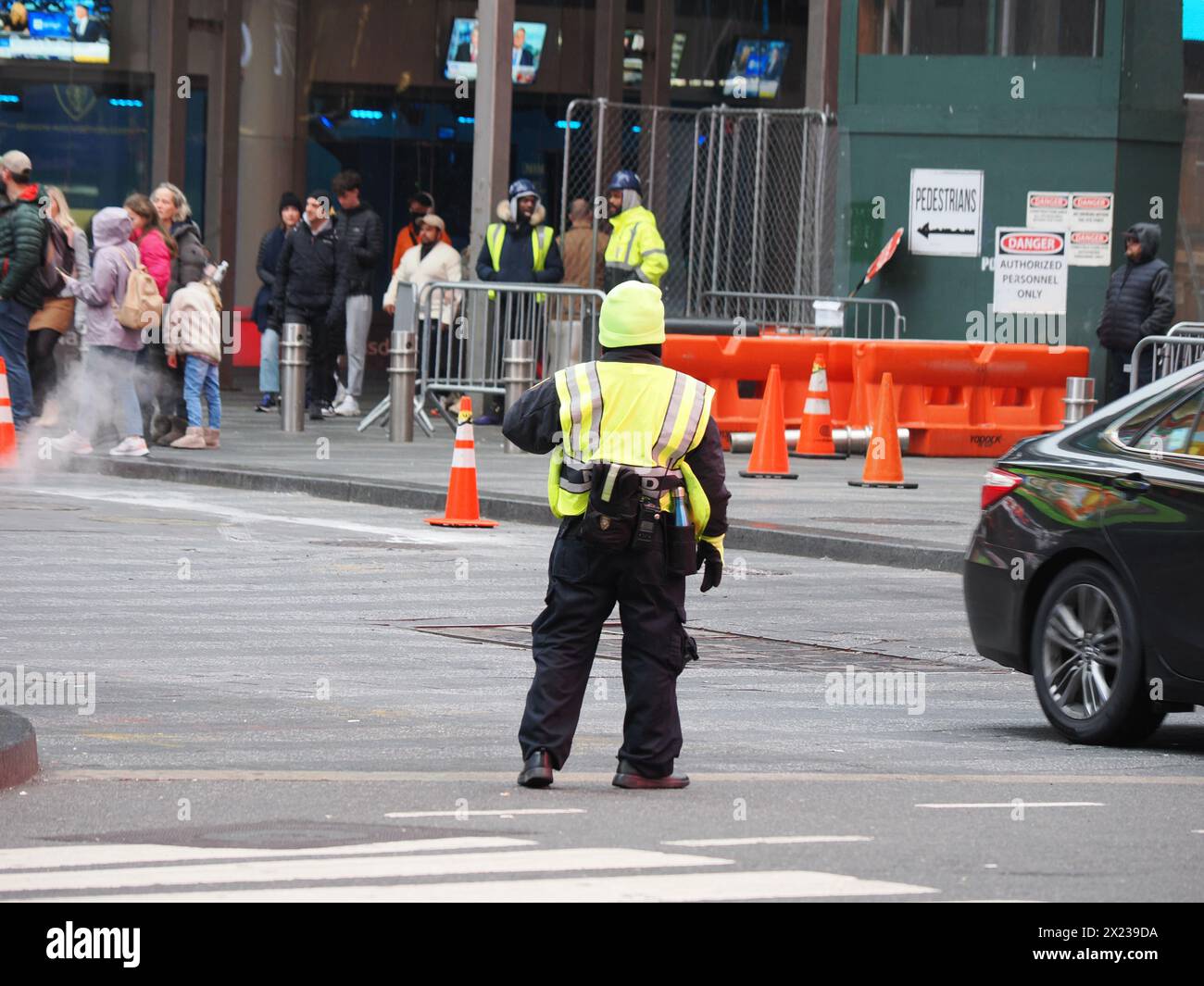 Nypd officer directing traffic hi-res stock photography and images - Alamy