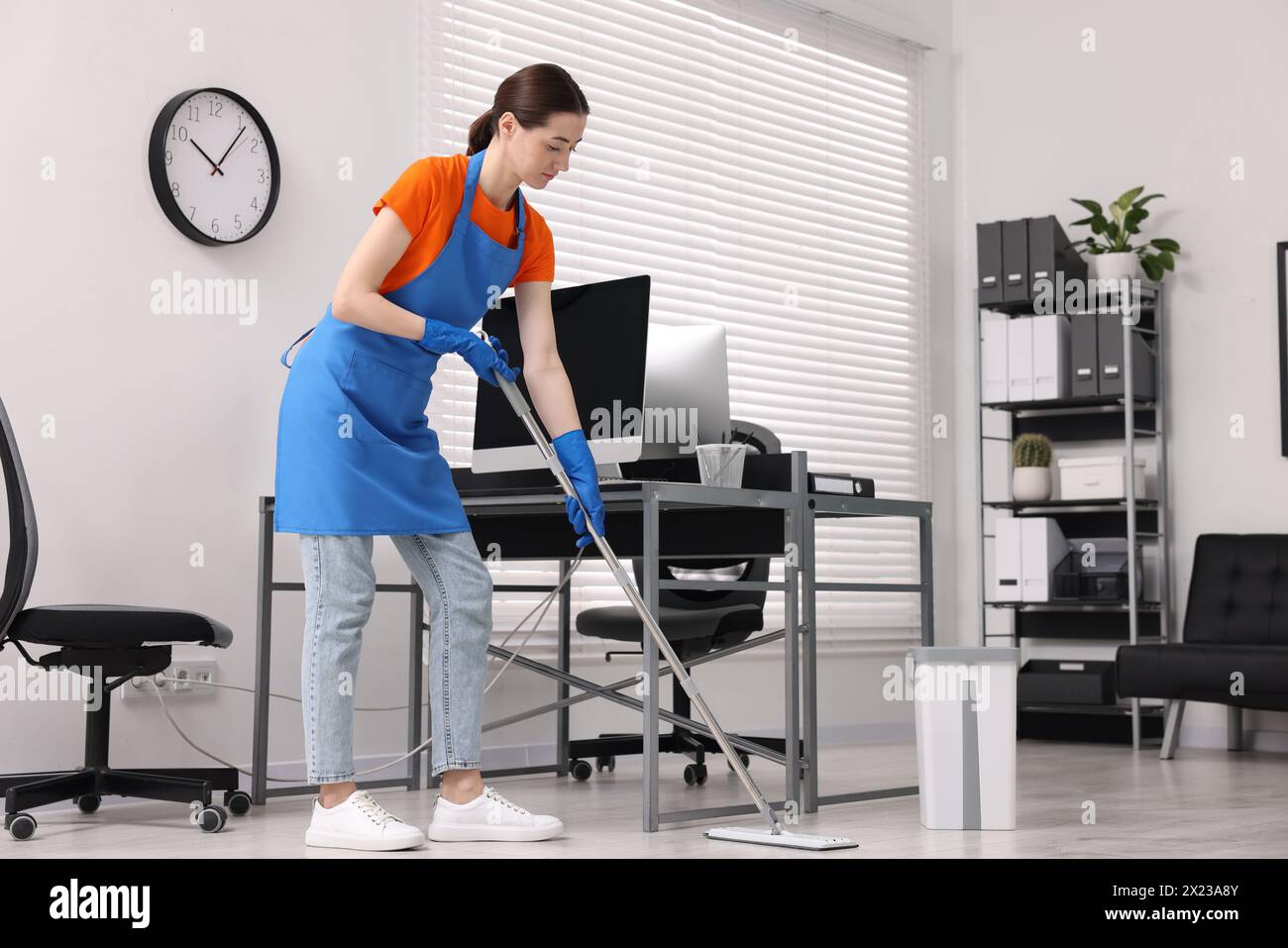 Woman cleaning screen computer hi-res stock photography and images - Alamy