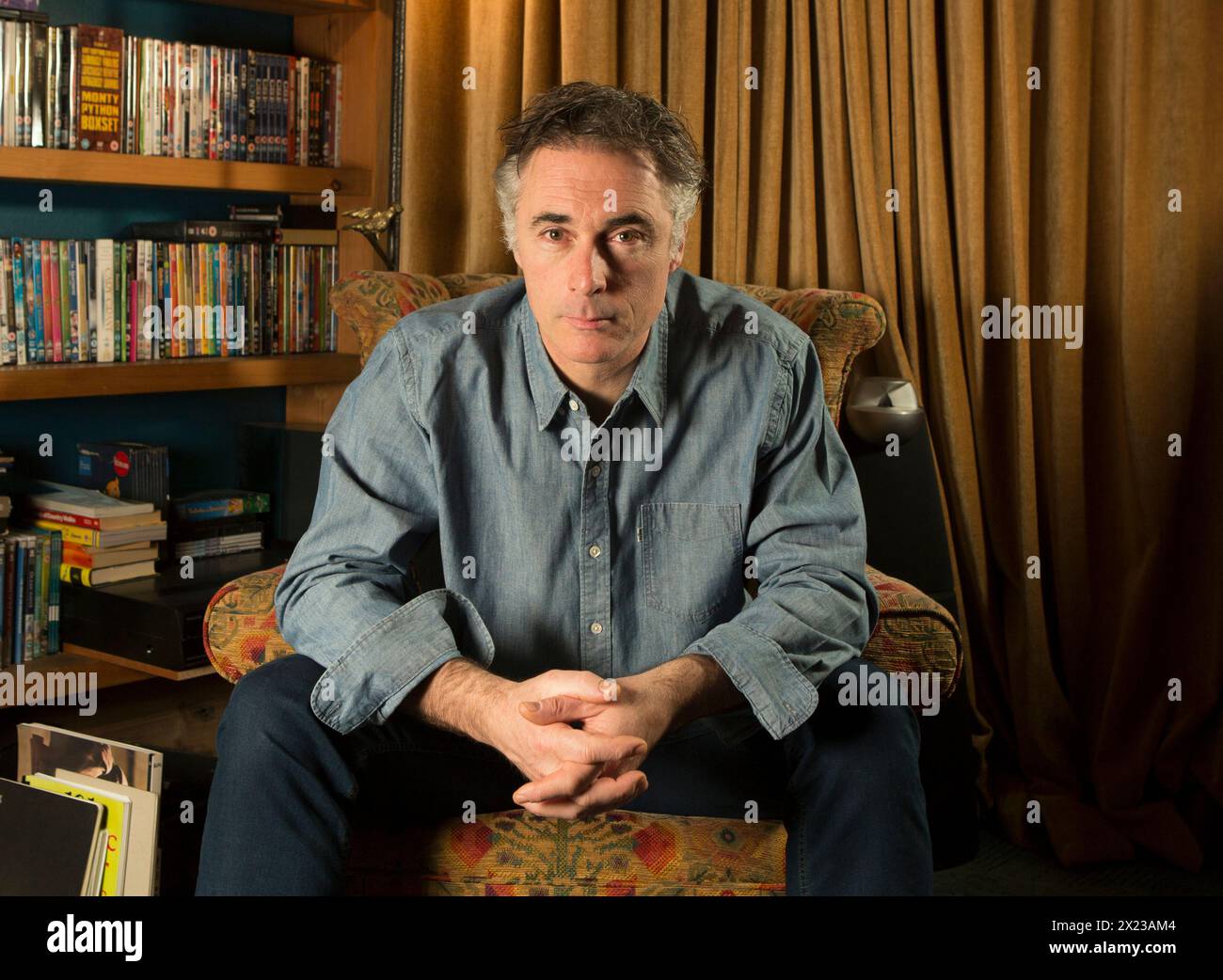 Feature films hi-res stock photography and images - Alamy