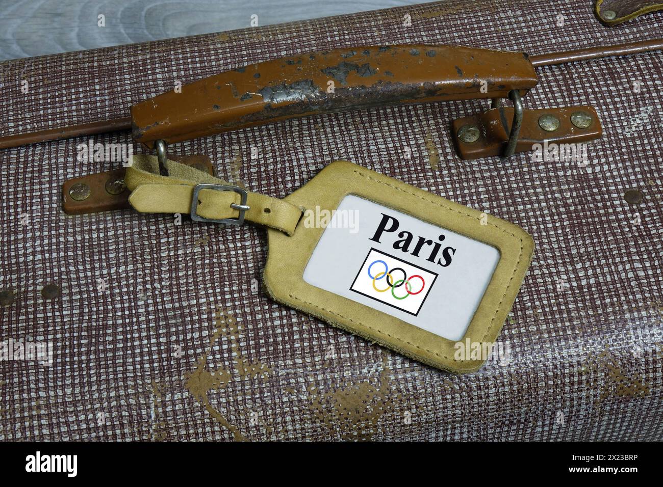 Kofferanhänger mit Paris und olympische Ringe Kofferanhänger mit Paris und olympische Ringe, 19. ...