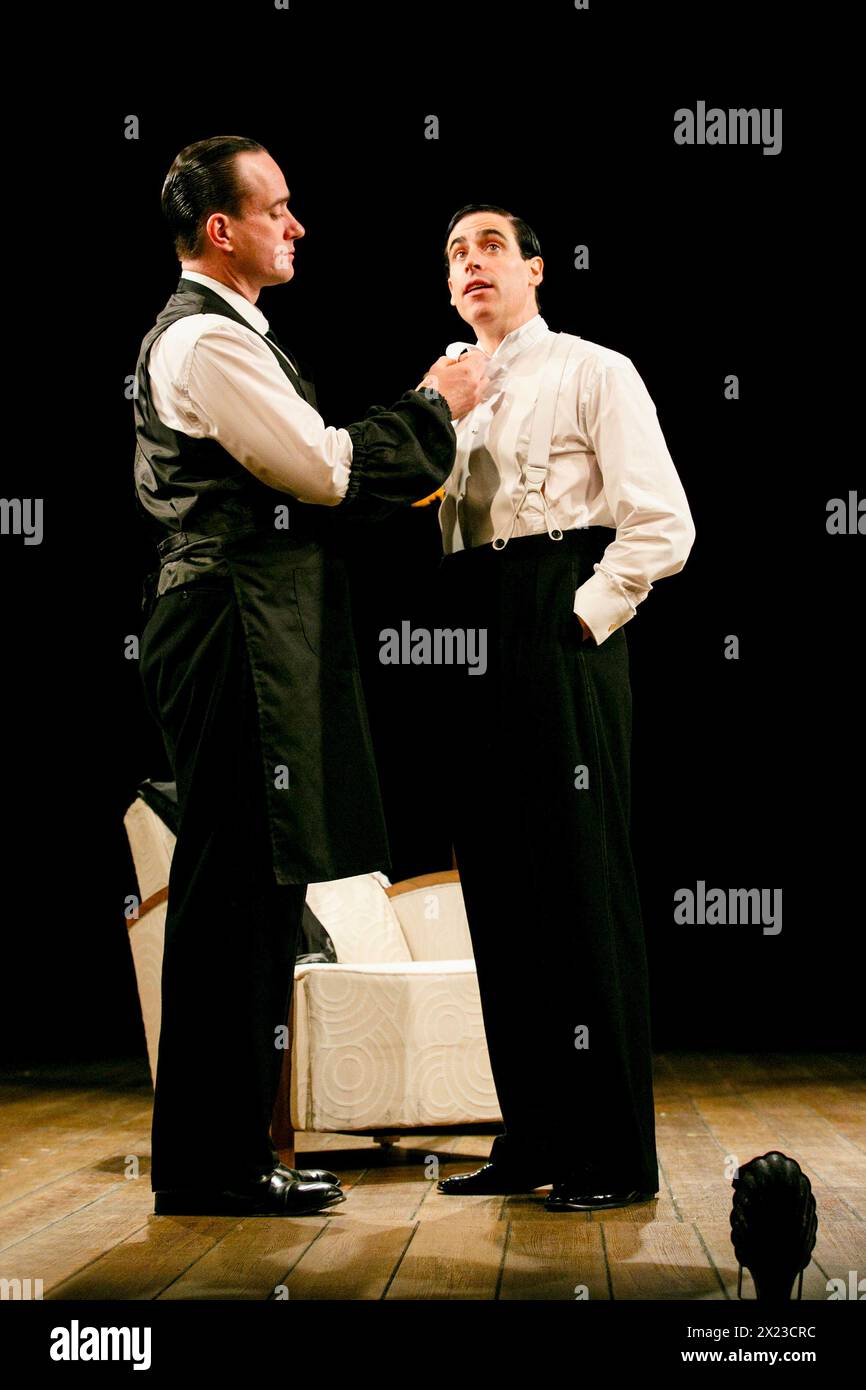 l-r: Matthew Macfadyen (Jeeves), Stephen Mangan (Bertie Wooster) in ...