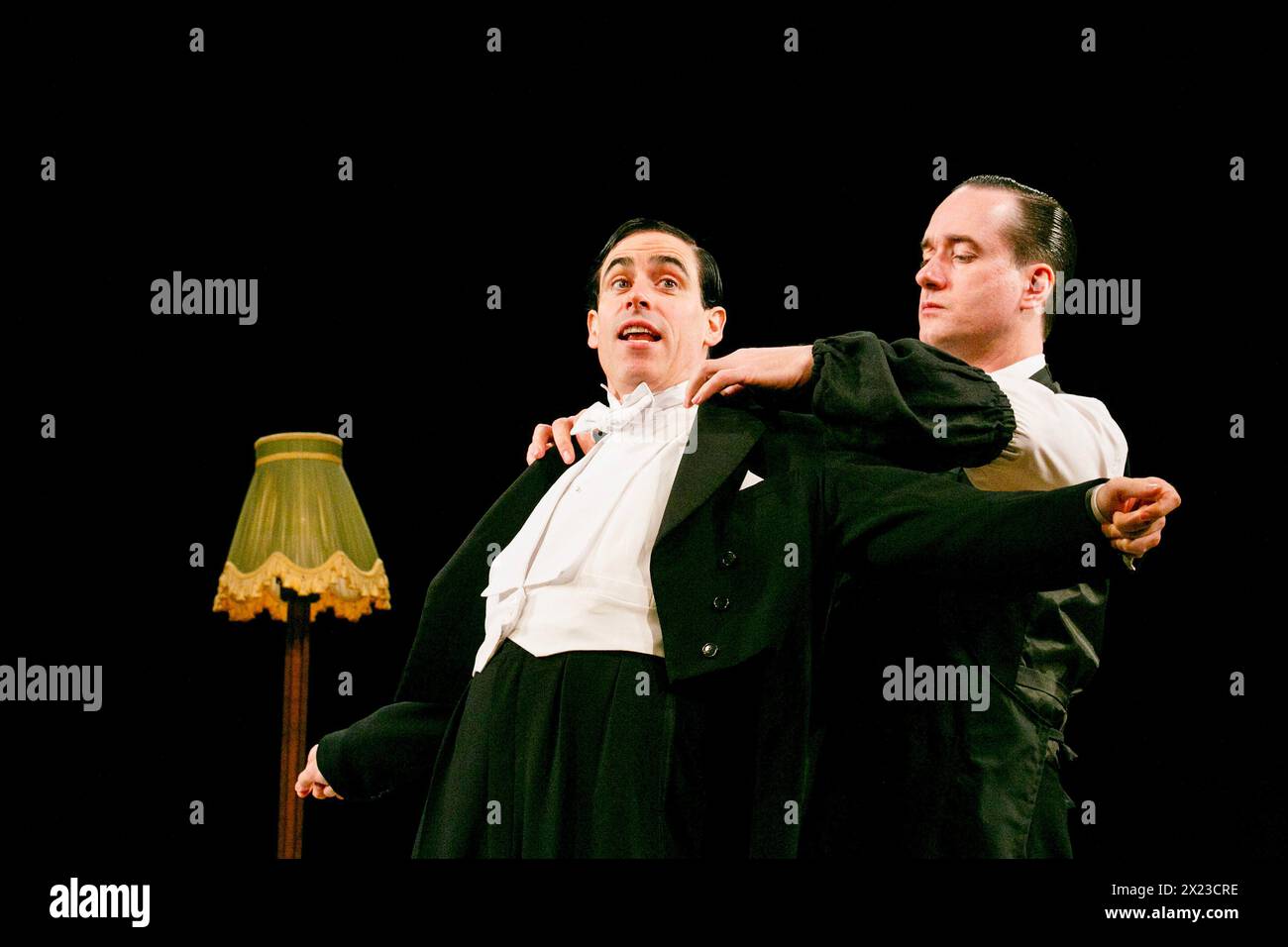 l-r: Stephen Mangan (Bertie Wooster), Matthew Macfadyen (Jeeves) in ...