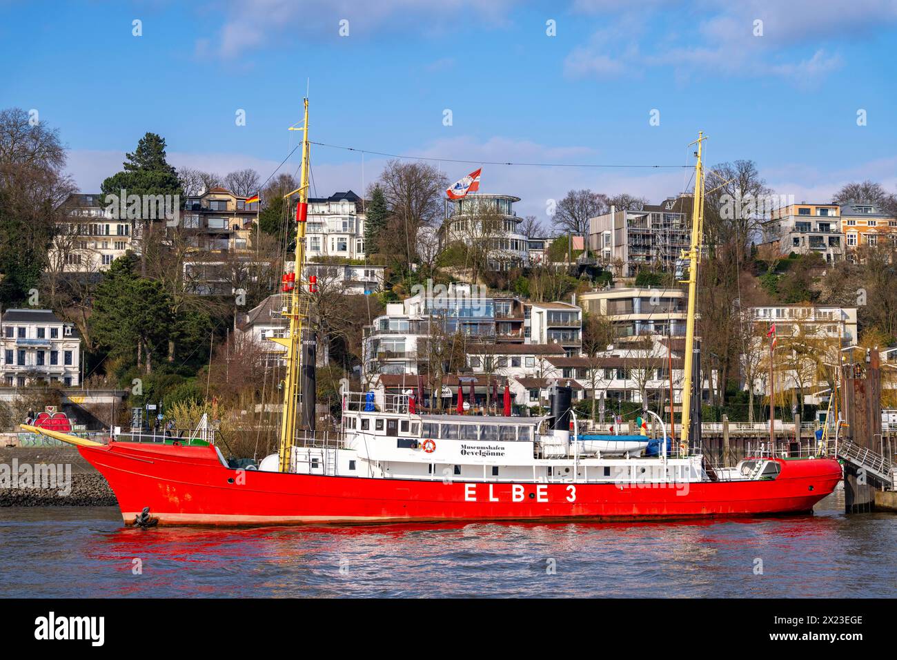 The Oevelgönne district of Othmarschen, on the Elbe, museum harbor ...