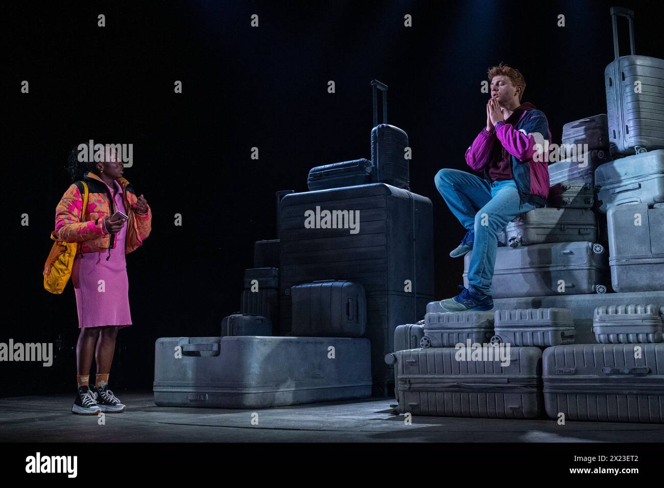 Carry a cake across new york hi-res stock photography and images - Alamy