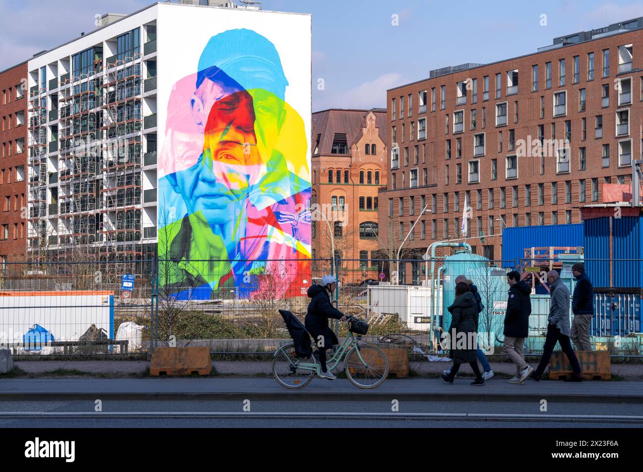 Hafencity, Überseequartier, mural on Shanghaiallee, "Dear Uwe x 30 ...