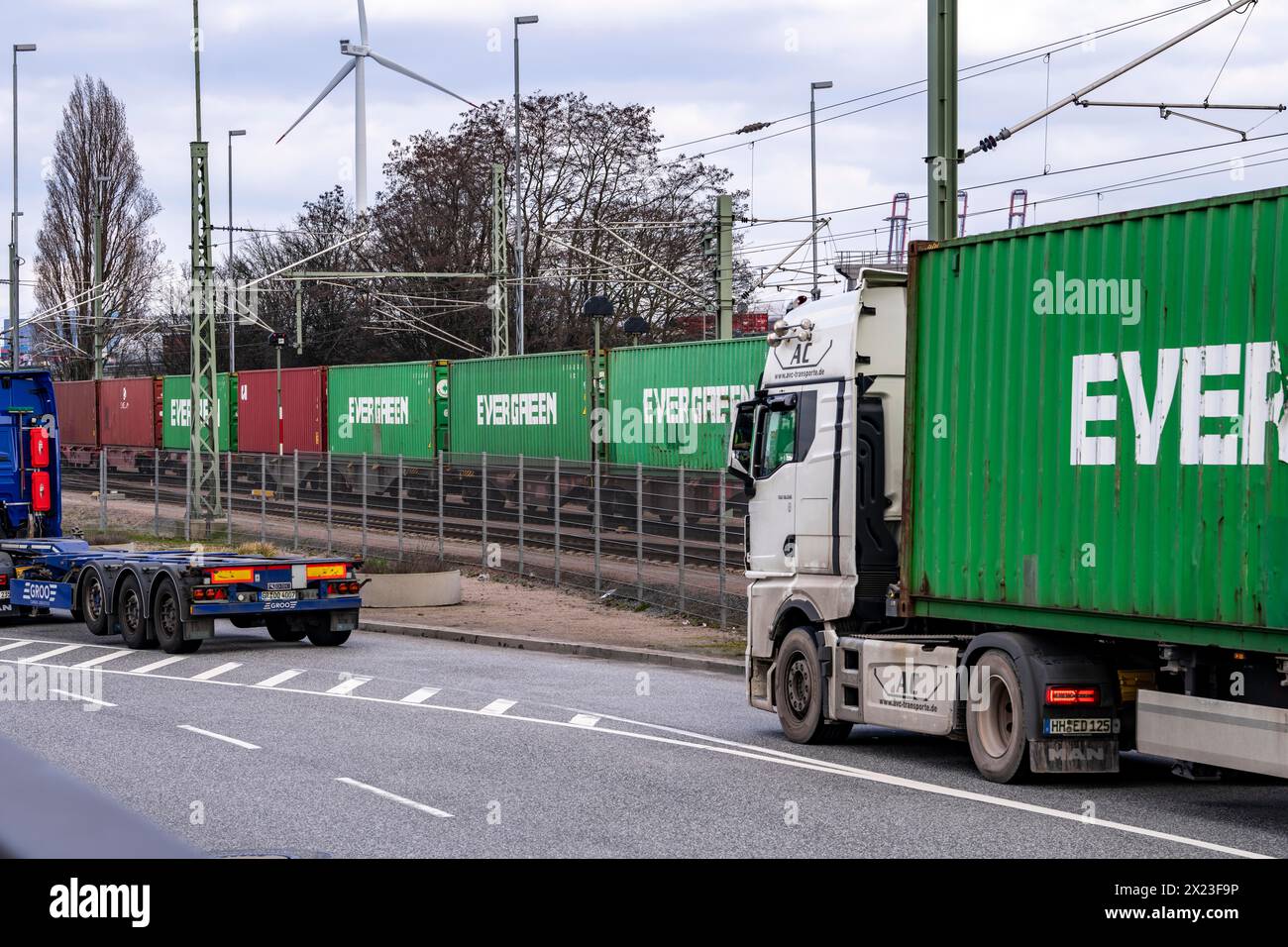 Port of Hamburg, container handling, railroad line at Container ...