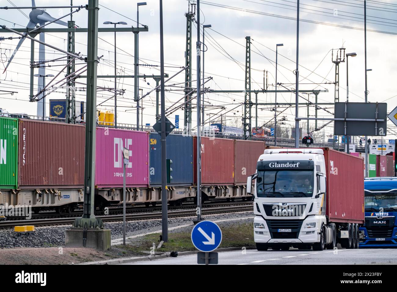 Port of Hamburg, container handling, railroad line at Container ...
