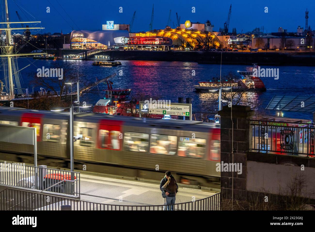 Port of Hamburg, elevated railroad at Landungsbrücken station, U3 ...