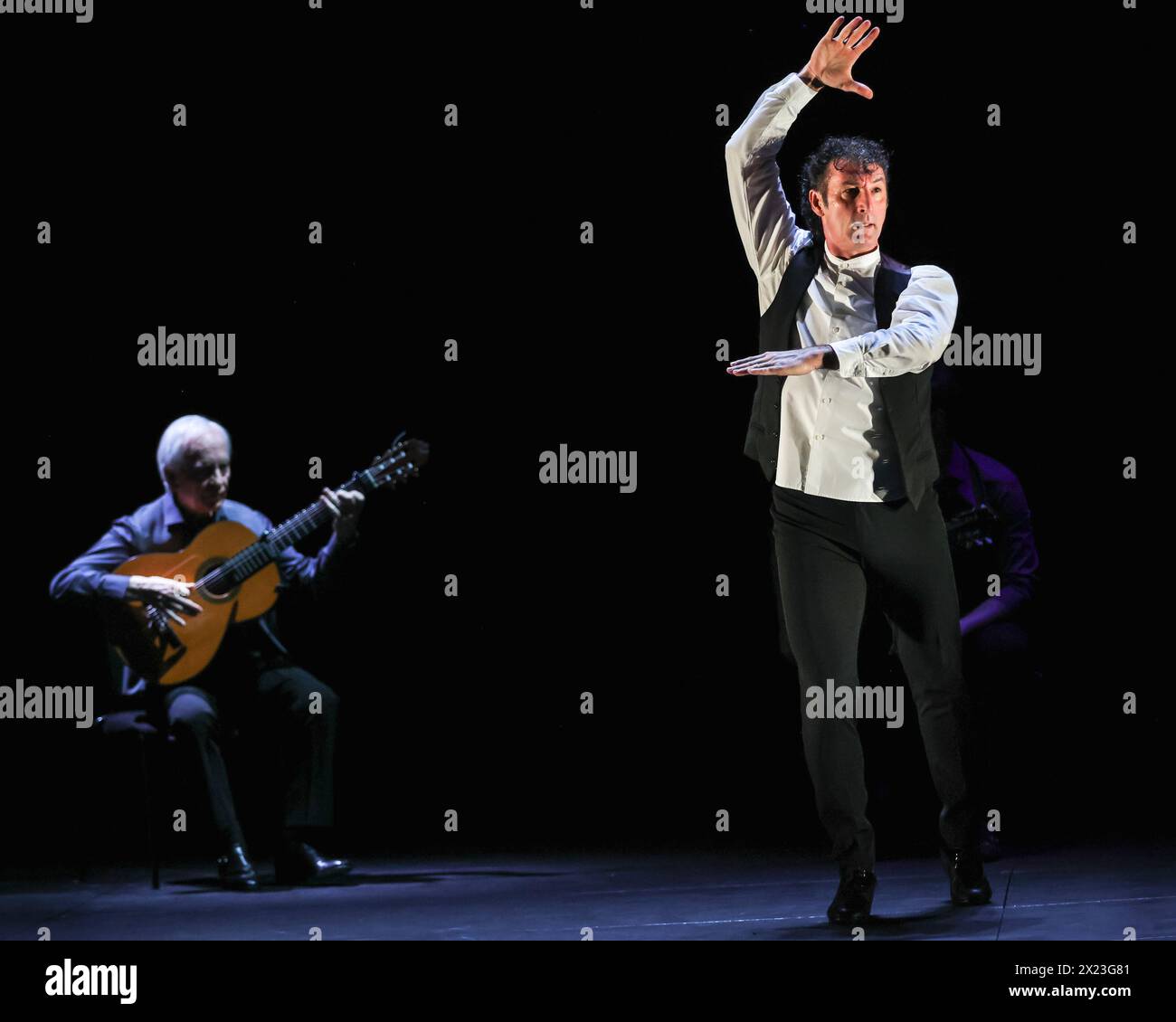 Paco Peña plays for flamenco dancer Angel Muñoz in 'Solera' at Sadler’s ...