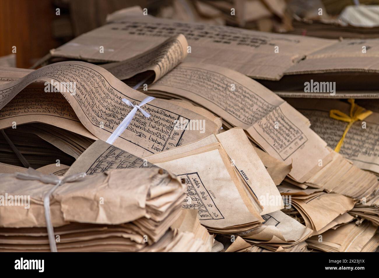 Tibetan script hi-res stock photography and images - Alamy
