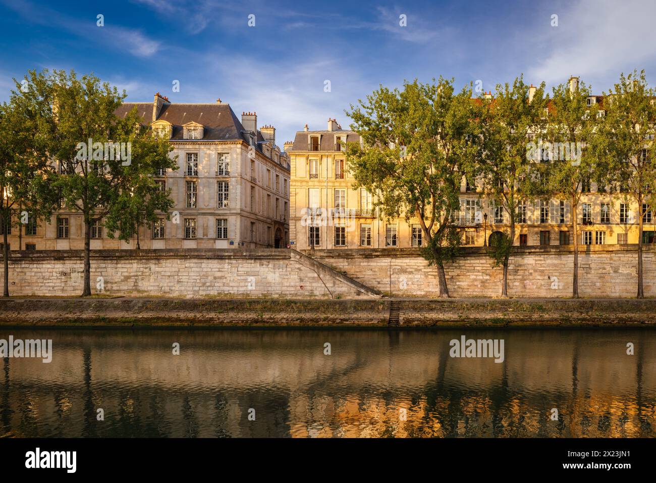 Morning light on banks of the River Seine and Ile Saint Louis with ...