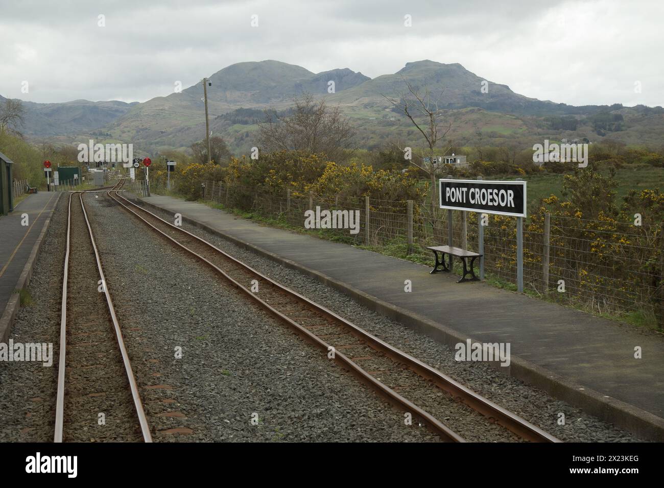 Pont croesor railway hi-res stock photography and images - Alamy
