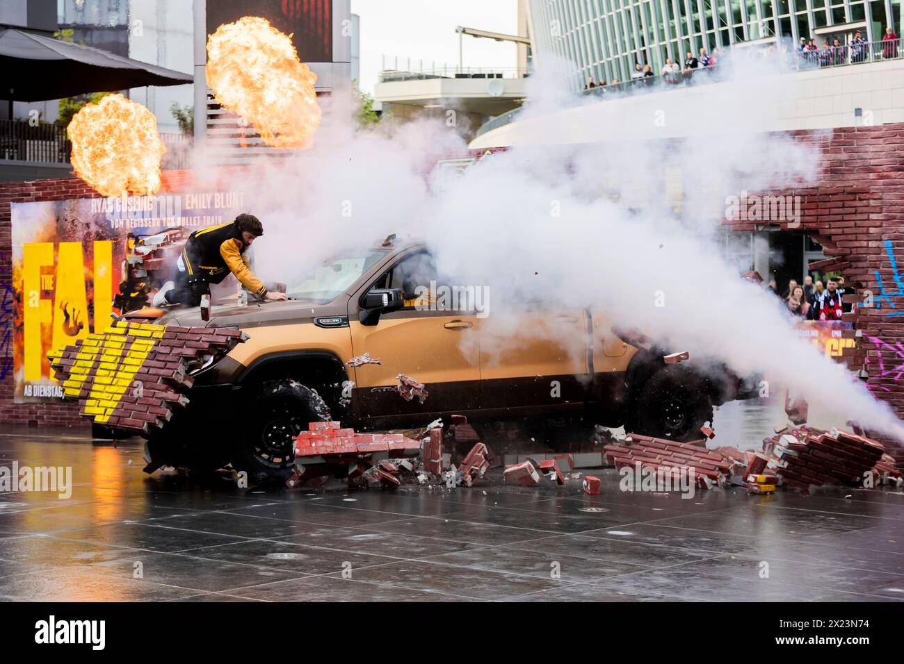 Car stunt movie hi-res stock photography and images - Alamy