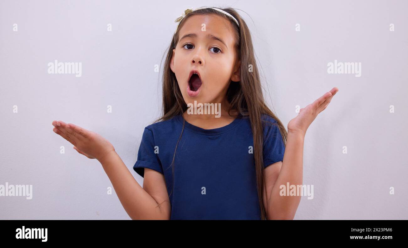 Shrug emoji hi-res stock photography and images - Alamy