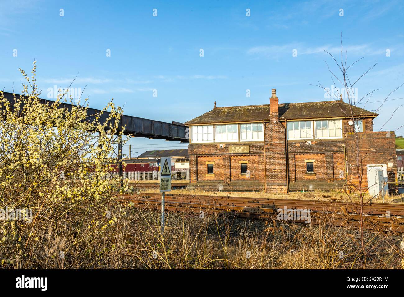 Using footbridge hi-res stock photography and images - Alamy