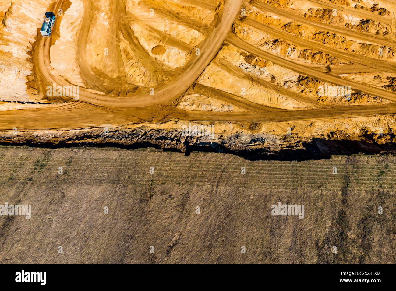 At the edge of the sand hi-res stock photography and images - Alamy