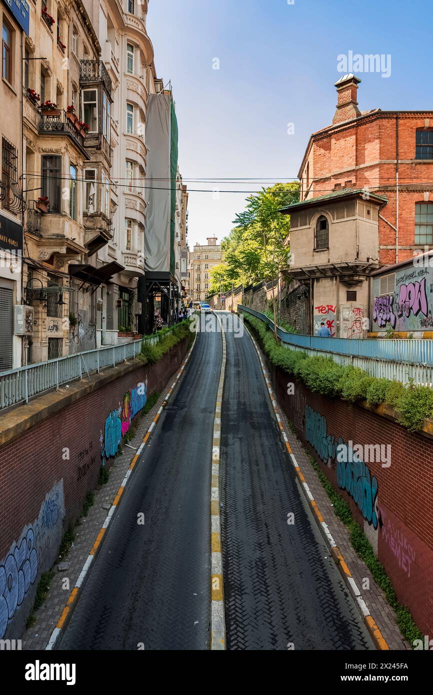Istanbul city famous tourist street hi-res stock photography and images ...